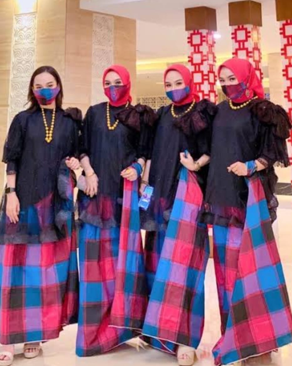 The Sarung Fashion Week menjadi event Pamungkas dalam rangkaian giat ...